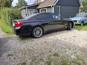 Melns BMW 750 2010 Kerdla, ar dzinēja tilpumu 4.40 L un nobraukumu 324 tūkst. km par 6000 €, foto 7 vietnē AUTOMOTO.COM.LV