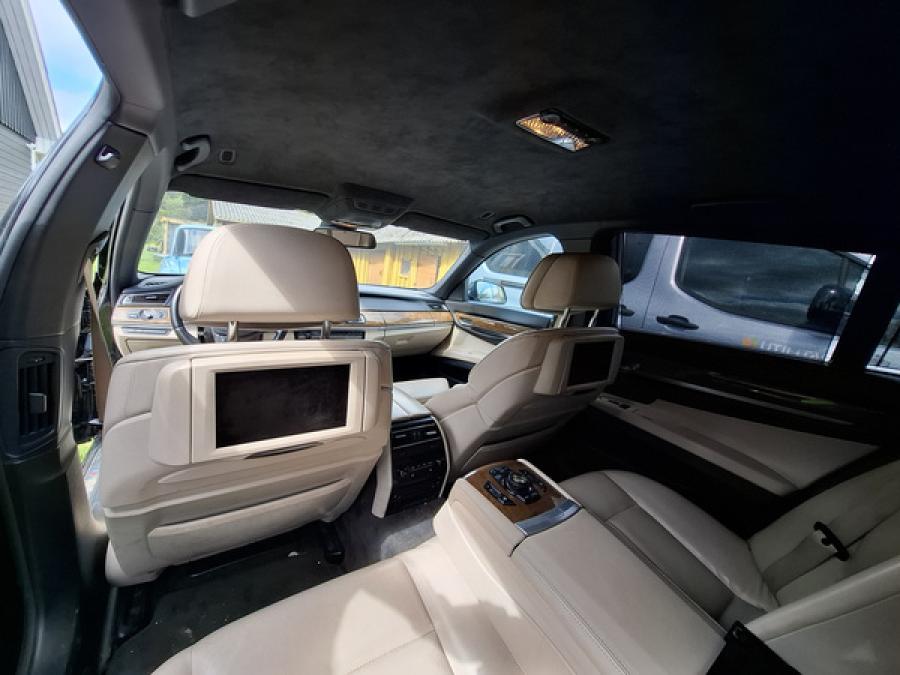 Melns BMW 750 2010 Kerdla, ar dzinēja tilpumu 4.40 L un nobraukumu 324 tūkst. km par 6000 €, foto 9 vietnē AUTOMOTO.COM.LV