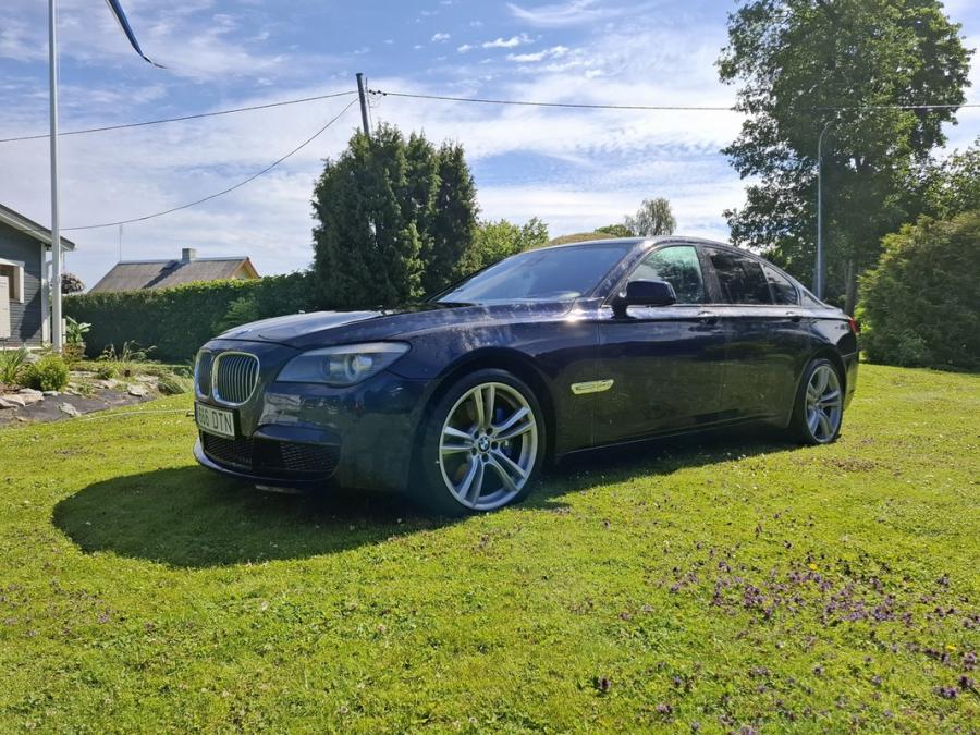 Melns BMW 750 2010 Kerdla, ar dzinēja tilpumu 4.40 L un nobraukumu 324 tūkst. km par 6000 €, foto 13 vietnē AUTOMOTO.COM.LV