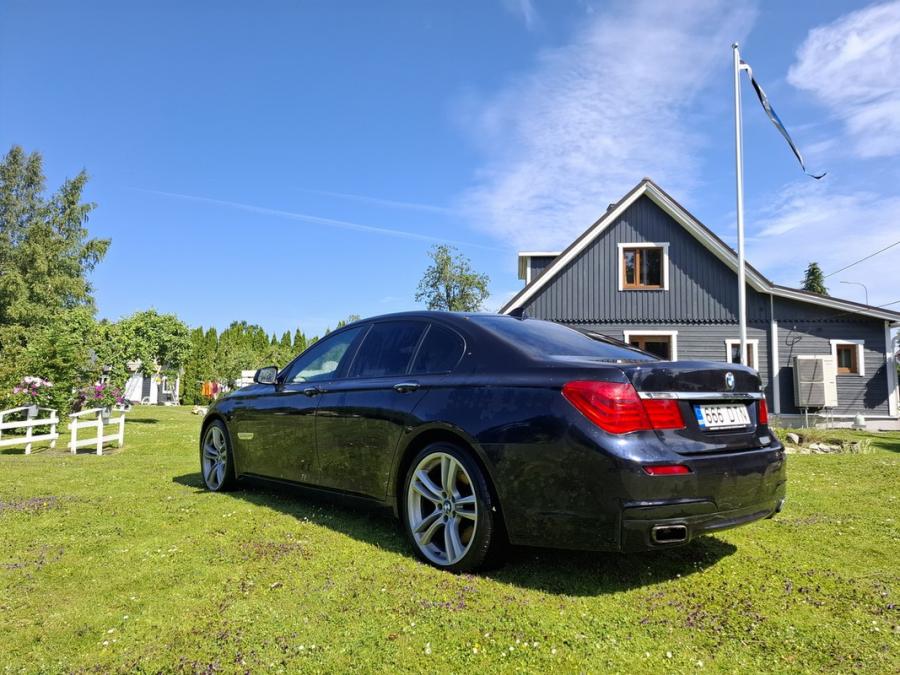 Melns BMW 750 2010 Kerdla, ar dzinēja tilpumu 4.40 L un nobraukumu 324 tūkst. km par 6000 €, foto 16 vietnē AUTOMOTO.COM.LV