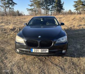 Melns BMW 750 2010 Sillamē, ar dzinēja tilpumu 4.40 L un nobraukumu 173 tūkst. km par 7000 €, foto  vietnē AUTOMOTO.COM.LV