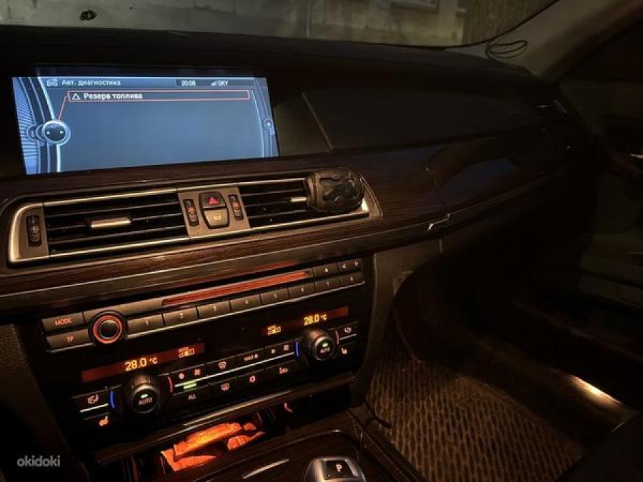 Melns BMW 750 2010 Sillamē, ar dzinēja tilpumu 4.40 L un nobraukumu 173 tūkst. km par 7000 €, foto 5 vietnē AUTOMOTO.COM.LV