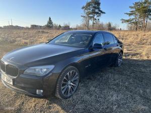 Melns BMW 750 2010 Sillamē, ar dzinēja tilpumu 4.40 L un nobraukumu 173 tūkst. km par 7000 €, foto 8 vietnē AUTOMOTO.COM.LV