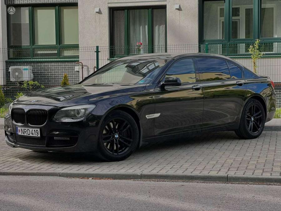 Black BMW 750 2010 in Vilnius, with an engine capacity of 4.40 L and mileage of 246 thousand km for 6300 €, photo 1 on AUTOMOTO.COM.LV