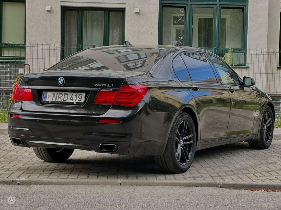 Black BMW 750 2010 in Vilnius, with an engine capacity of 4.40 L and mileage of 246 thousand km for 6300 €, photo 9 on AUTOMOTO.COM.LV
