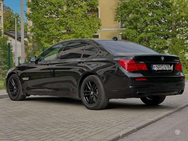 Black BMW 750 2010 in Vilnius, with an engine capacity of 4.40 L and mileage of 246 thousand km for 6300 €, photo 10 on AUTOMOTO.COM.LV