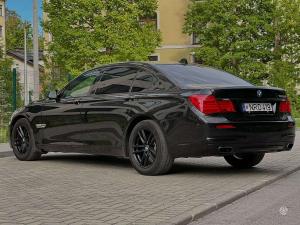 Black BMW 750 2010 in Vilnius, with an engine capacity of 4.40 L and mileage of 246 thousand km for 6300 €, photo 10 on AUTOMOTO.COM.LV