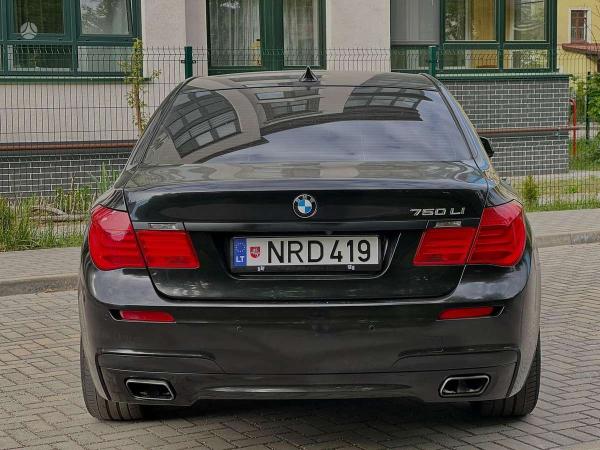 Black BMW 750 2010 in Vilnius, with an engine capacity of 4.40 L and mileage of 246 thousand km for 6300 €, photo 11 on AUTOMOTO.COM.LV