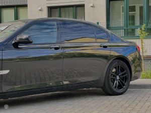 Black BMW 750 2010 in Vilnius, with an engine capacity of 4.40 L and mileage of 246 thousand km for 6300 €, photo 14 on AUTOMOTO.COM.LV
