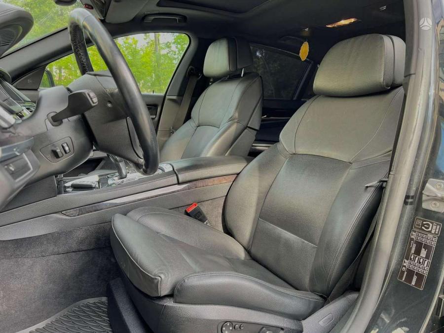 Black BMW 750 2010 in Vilnius, with an engine capacity of 4.40 L and mileage of 246 thousand km for 6300 €, photo 16 on AUTOMOTO.COM.LV