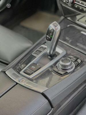 Black BMW 750 2010 in Vilnius, with an engine capacity of 4.40 L and mileage of 246 thousand km for 6300 €, photo 27 on AUTOMOTO.COM.LV