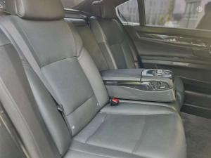 Black BMW 750 2010 in Vilnius, with an engine capacity of 4.40 L and mileage of 246 thousand km for 6300 €, photo 31 on AUTOMOTO.COM.LV