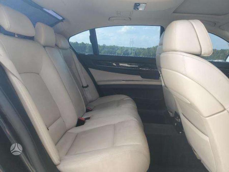 Black BMW 750 2011 in Kaunas, with an engine capacity of 4.40 L and mileage of 101 thousand km for 4300 €, photo 13 on AUTOMOTO.COM.LV