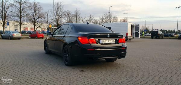 Melns BMW 750 2011 Viļņa, ar dzinēja tilpumu 4.40 L un nobraukumu 250 tūkst. km par 5900 €, foto 2 vietnē AUTOMOTO.COM.LV