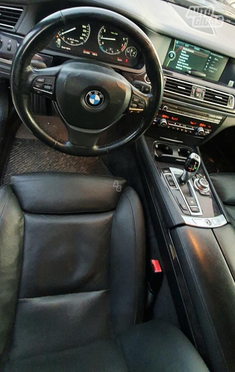 Melns BMW 750 2011 Viļņa, ar dzinēja tilpumu 4.40 L un nobraukumu 250 tūkst. km par 5900 €, foto 9 vietnē AUTOMOTO.COM.LV