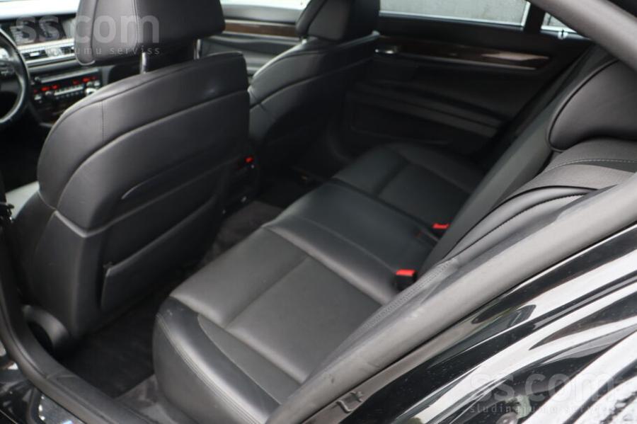 Melns BMW 750 2011 Rīga, ar dzinēja tilpumu 4.40 L un nobraukumu 175 tūkst. km par 14900 €, foto 12 vietnē AUTOMOTO.COM.LV
