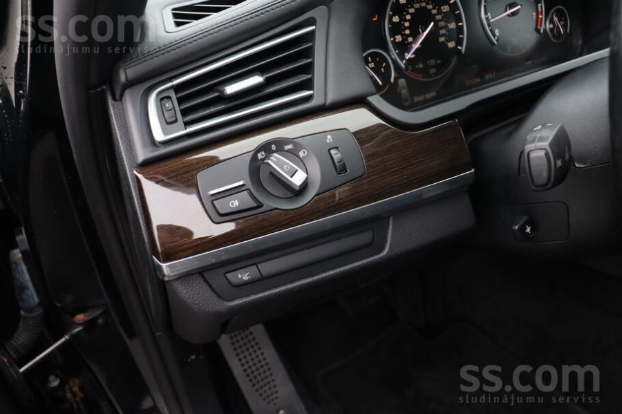 Melns BMW 750 2011 Rīga, ar dzinēja tilpumu 4.40 L un nobraukumu 175 tūkst. km par 14900 €, foto 14 vietnē AUTOMOTO.COM.LV