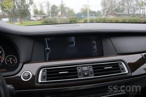 Melns BMW 750 2011 Rīga, ar dzinēja tilpumu 4.40 L un nobraukumu 175 tūkst. km par 14900 €, foto 20 vietnē AUTOMOTO.COM.LV
