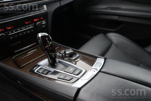 Melns BMW 750 2011 Rīga, ar dzinēja tilpumu 4.40 L un nobraukumu 175 tūkst. km par 14900 €, foto 22 vietnē AUTOMOTO.COM.LV