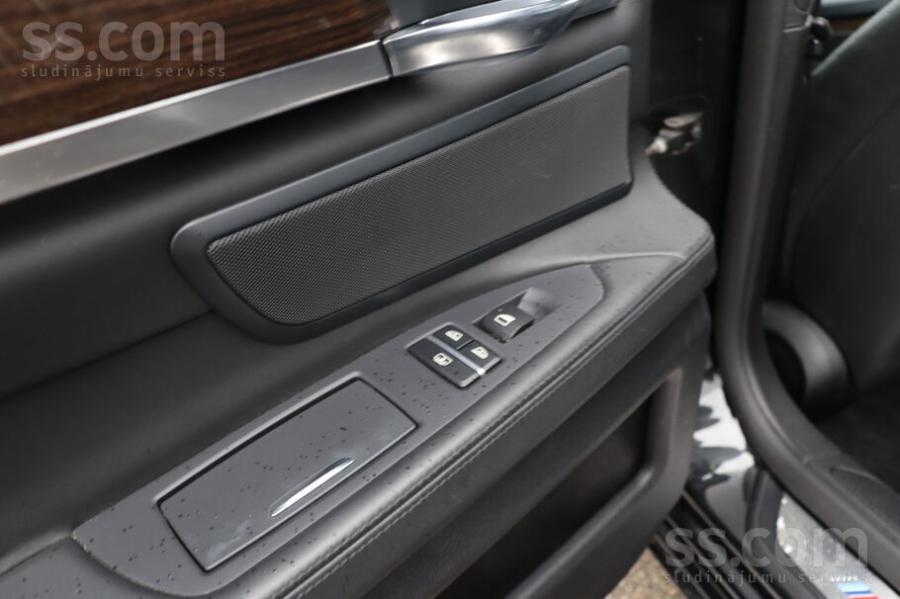 Melns BMW 750 2011 Rīga, ar dzinēja tilpumu 4.40 L un nobraukumu 175 tūkst. km par 14900 €, foto 24 vietnē AUTOMOTO.COM.LV