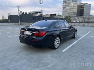 Black BMW 750 2012 in Riga, with an engine capacity of 3.00 L and mileage of 225 thousand km for 14500 €, photo 4 on AUTOMOTO.COM.LV
