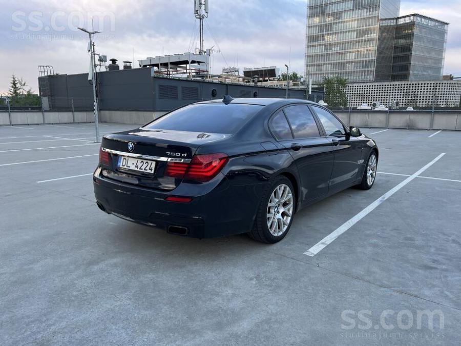 Black BMW 750 2012 in Riga, with an engine capacity of 3.00 L and mileage of 225 thousand km for 14500 €, photo 4 on AUTOMOTO.COM.LV