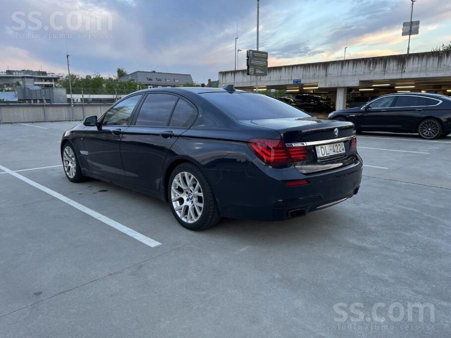 Black BMW 750 2012 in Riga, with an engine capacity of 3.00 L and mileage of 225 thousand km for 14500 €, photo 5 on AUTOMOTO.COM.LV