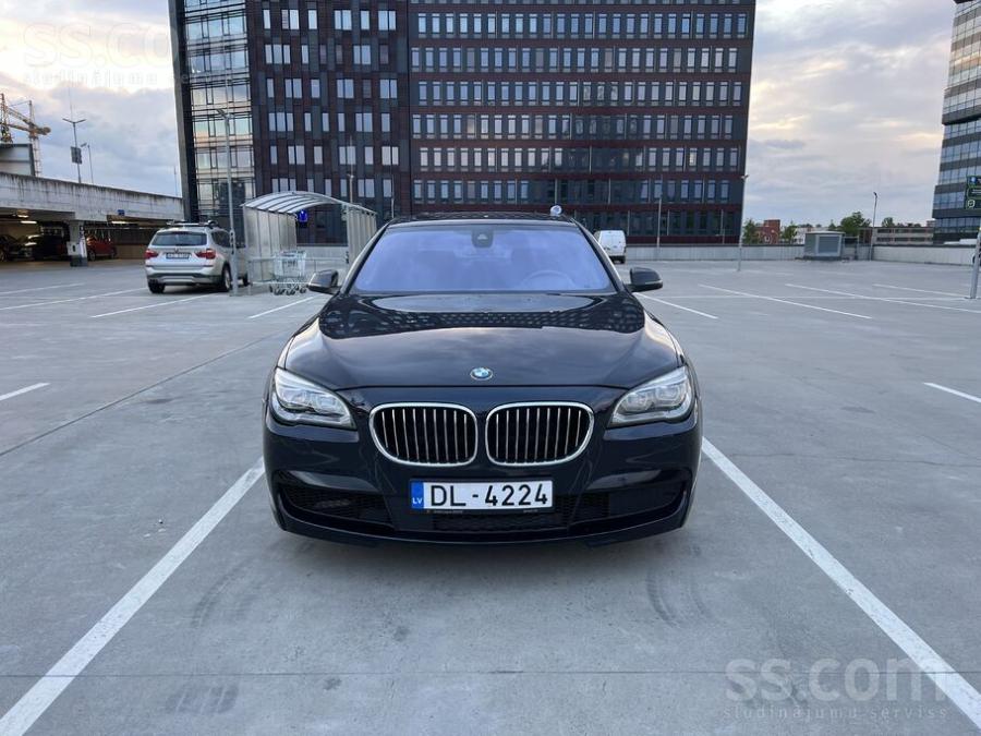 Black BMW 750 2012 in Riga, with an engine capacity of 3.00 L and mileage of 225 thousand km for 14500 €, photo 7 on AUTOMOTO.COM.LV