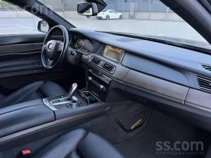 Black BMW 750 2012 in Riga, with an engine capacity of 3.00 L and mileage of 225 thousand km for 14500 €, photo 8 on AUTOMOTO.COM.LV
