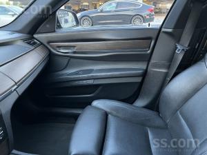 Black BMW 750 2012 in Riga, with an engine capacity of 3.00 L and mileage of 225 thousand km for 14500 €, photo 10 on AUTOMOTO.COM.LV