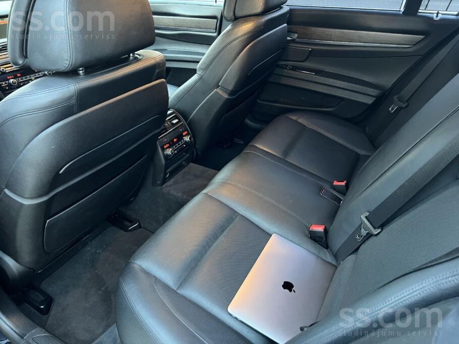 Black BMW 750 2012 in Riga, with an engine capacity of 3.00 L and mileage of 225 thousand km for 14500 €, photo 11 on AUTOMOTO.COM.LV