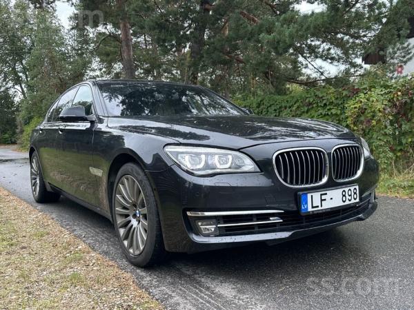 BMW 750 2012 in Jurmala on AUTOMOTO.COM.LV Black BMW 750 2012 in Jurmala, with an engine capacity of 3.00 L and mileage of 201 thousand km for 13000 €, photo 3 on AUTOMOTO.COM.LV