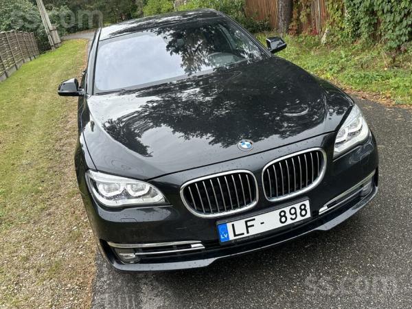 BMW 750 2012 in Jurmala on AUTOMOTO.COM.LV Black BMW 750 2012 in Jurmala, with an engine capacity of 3.00 L and mileage of 201 thousand km for 13000 €, photo 4 on AUTOMOTO.COM.LV