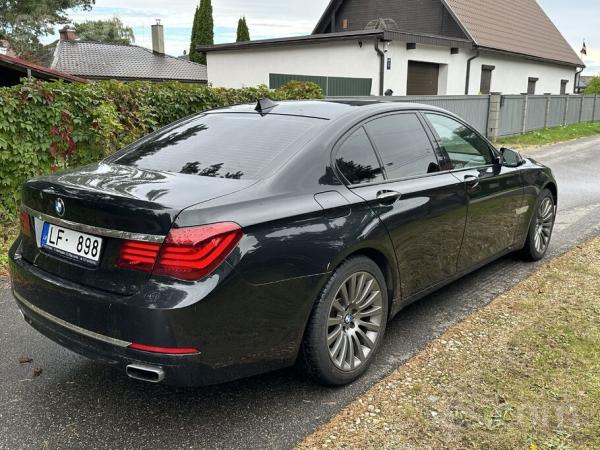 BMW 750 2012 in Jurmala on AUTOMOTO.COM.LV Black BMW 750 2012 in Jurmala, with an engine capacity of 3.00 L and mileage of 201 thousand km for 13000 €, photo 6 on AUTOMOTO.COM.LV
