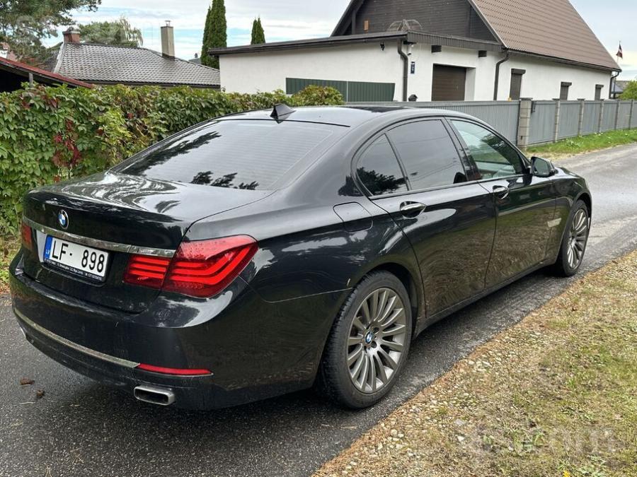 Melns BMW 750 2012 Jūrmala, ar dzinēja tilpumu 3.00 L un nobraukumu 201 tūkst. km par 13000 €, foto 6 vietnē AUTOMOTO.COM.LV