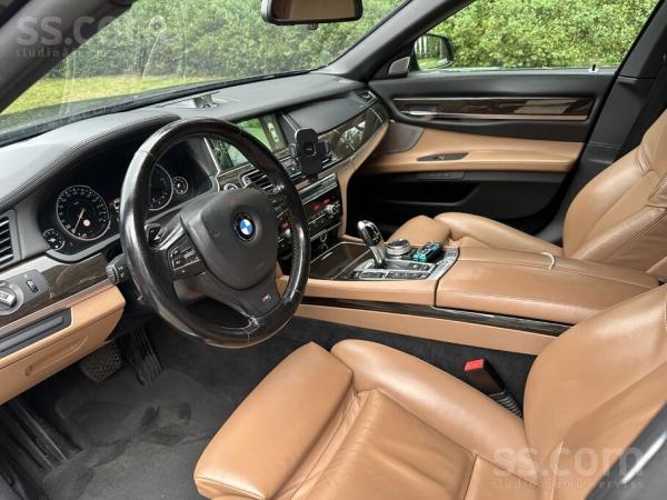 BMW 750 2012 in Jurmala on AUTOMOTO.COM.LV Black BMW 750 2012 in Jurmala, with an engine capacity of 3.00 L and mileage of 201 thousand km for 13000 €, photo 7 on AUTOMOTO.COM.LV