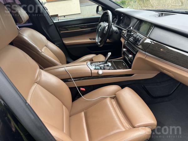 BMW 750 2012 in Jurmala on AUTOMOTO.COM.LV Black BMW 750 2012 in Jurmala, with an engine capacity of 3.00 L and mileage of 201 thousand km for 13000 €, photo 8 on AUTOMOTO.COM.LV