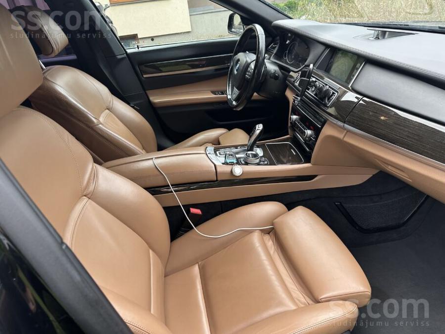 Melns BMW 750 2012 Jūrmala, ar dzinēja tilpumu 3.00 L un nobraukumu 201 tūkst. km par 13000 €, foto 8 vietnē AUTOMOTO.COM.LV
