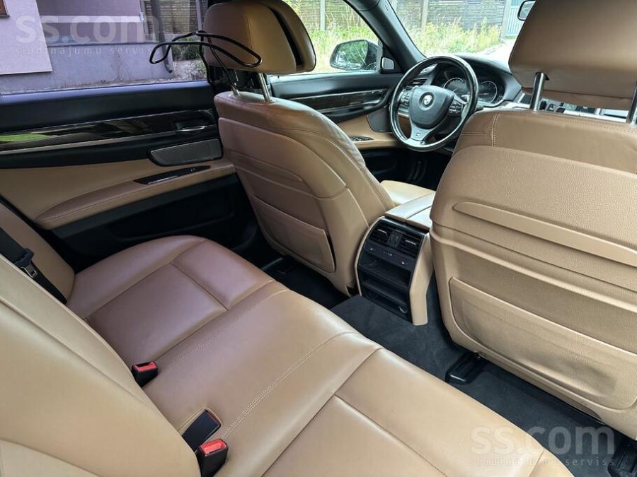 Melns BMW 750 2012 Jūrmala, ar dzinēja tilpumu 3.00 L un nobraukumu 201 tūkst. km par 13000 €, foto 10 vietnē AUTOMOTO.COM.LV