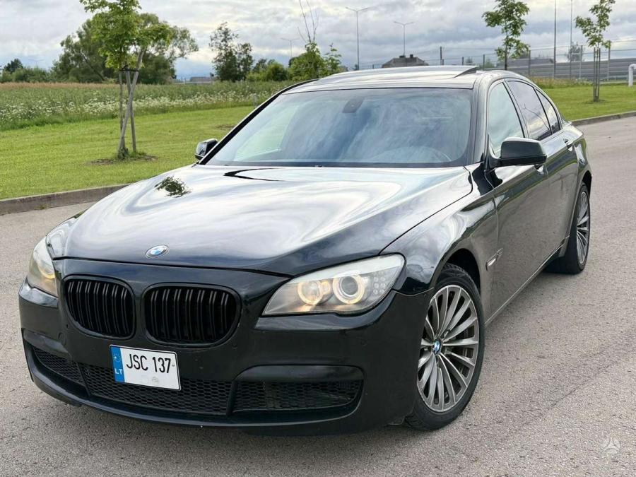 Melns BMW 750 2012 Šauļi, ar dzinēja tilpumu 4.40 L un nobraukumu 247 tūkst. km par 6300 €, foto 1 vietnē AUTOMOTO.COM.LV