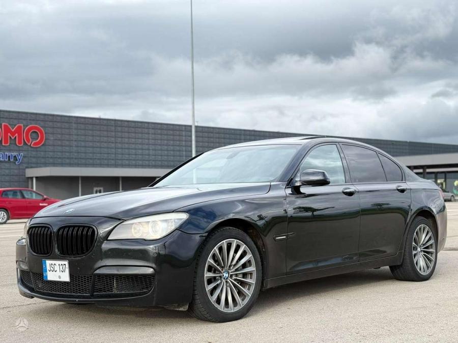Melns BMW 750 2012 Šauļi, ar dzinēja tilpumu 4.40 L un nobraukumu 247 tūkst. km par 6300 €, foto 3 vietnē AUTOMOTO.COM.LV
