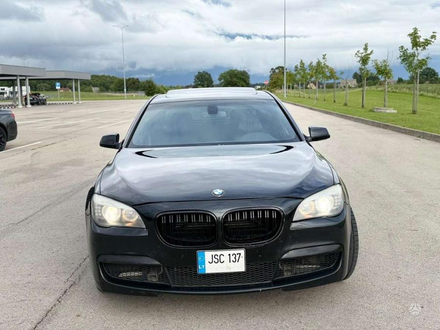 Melns BMW 750 2012 Šauļi, ar dzinēja tilpumu 4.40 L un nobraukumu 247 tūkst. km par 6300 €, foto 4 vietnē AUTOMOTO.COM.LV