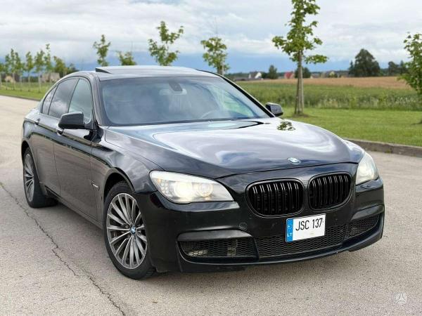 Black BMW 750 2012 in Siauliai, with an engine capacity of 4.40 L and mileage of 247 thousand km for 6300 €, photo 4 on AUTOMOTO.COM.LV