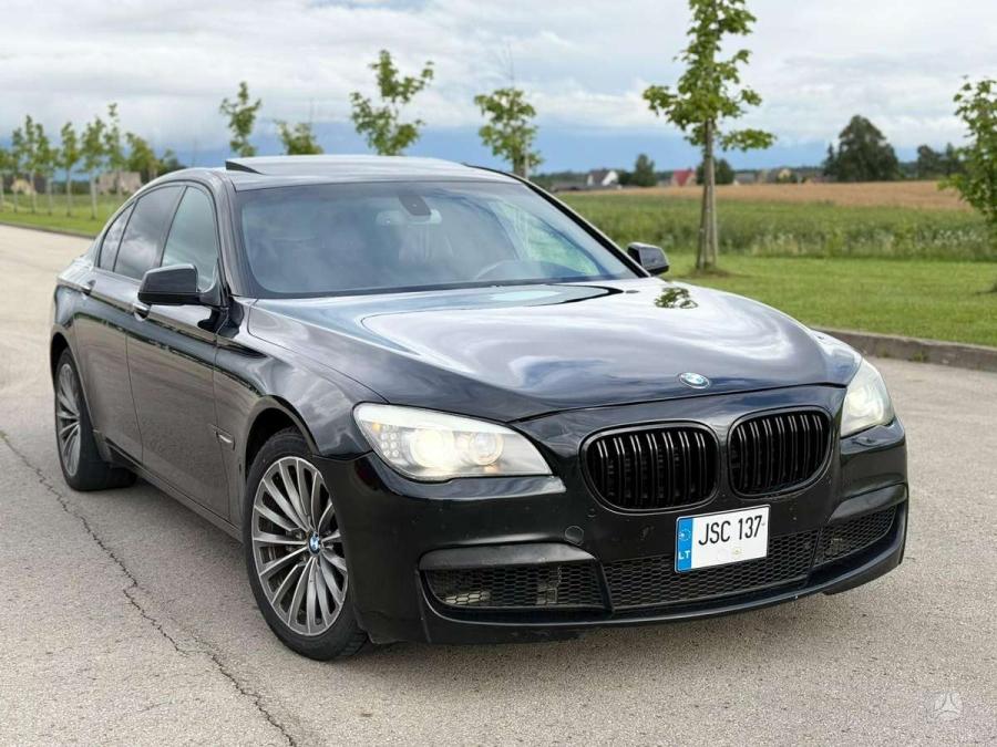 Melns BMW 750 2012 Šauļi, ar dzinēja tilpumu 4.40 L un nobraukumu 247 tūkst. km par 6300 €, foto 5 vietnē AUTOMOTO.COM.LV