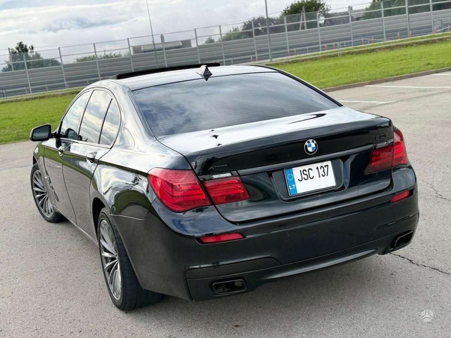 Melns BMW 750 2012 Šauļi, ar dzinēja tilpumu 4.40 L un nobraukumu 247 tūkst. km par 6300 €, foto 6 vietnē AUTOMOTO.COM.LV