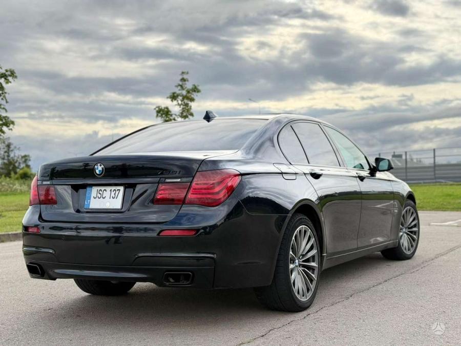 Melns BMW 750 2012 Šauļi, ar dzinēja tilpumu 4.40 L un nobraukumu 247 tūkst. km par 6300 €, foto 7 vietnē AUTOMOTO.COM.LV
