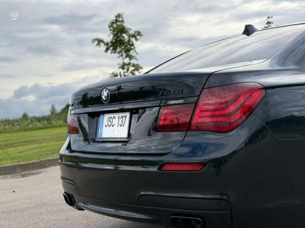 Black BMW 750 2012 in Siauliai, with an engine capacity of 4.40 L and mileage of 247 thousand km for 6300 €, photo 7 on AUTOMOTO.COM.LV