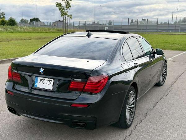 Black BMW 750 2012 in Siauliai, with an engine capacity of 4.40 L and mileage of 247 thousand km for 6300 €, photo 9 on AUTOMOTO.COM.LV