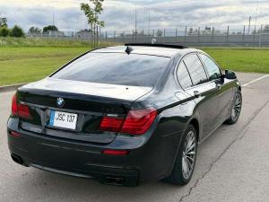 Melns BMW 750 2012 Šauļi, ar dzinēja tilpumu 4.40 L un nobraukumu 247 tūkst. km par 6300 €, foto 10 vietnē AUTOMOTO.COM.LV
