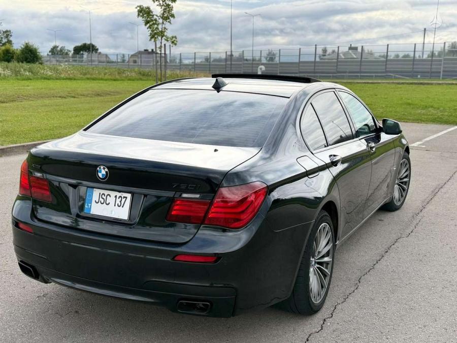 Melns BMW 750 2012 Šauļi, ar dzinēja tilpumu 4.40 L un nobraukumu 247 tūkst. km par 6300 €, foto 10 vietnē AUTOMOTO.COM.LV